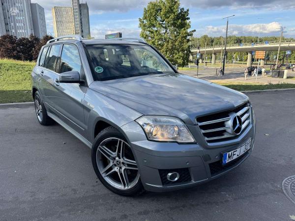 Brown Mercedes-Benz GLK 350 2010 in Vilnius, with an engine capacity of 3.00 L and mileage of 351 thousand km for 4700 €, photo 3 on AUTOMOTO.COM.LV