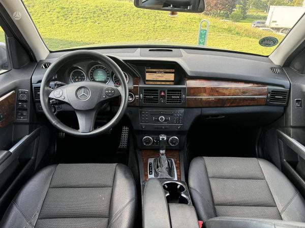 Brown Mercedes-Benz GLK 350 2010 in Vilnius, with an engine capacity of 3.00 L and mileage of 351 thousand km for 4700 €, photo 6 on AUTOMOTO.COM.LV