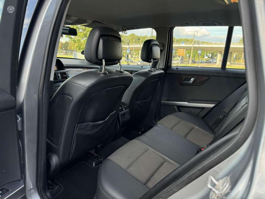 Brūns Mercedes-Benz GLK 350 2010 Viļņa, ar dzinēja tilpumu 3.00 L un nobraukumu 351 tūkst. km par 4700 €, foto 9 vietnē AUTOMOTO.COM.LV