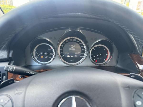 Brown Mercedes-Benz GLK 350 2010 in Vilnius, with an engine capacity of 3.00 L and mileage of 351 thousand km for 4700 €, photo 11 on AUTOMOTO.COM.LV