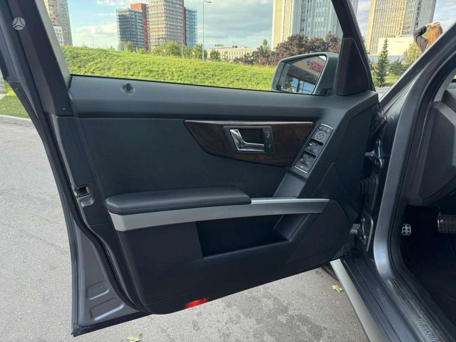 Brūns Mercedes-Benz GLK 350 2010 Viļņa, ar dzinēja tilpumu 3.00 L un nobraukumu 351 tūkst. km par 4700 €, foto 12 vietnē AUTOMOTO.COM.LV