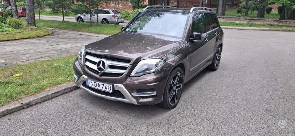 Brown Mercedes-Benz GLK 350 2014 in Visaginas, with an engine capacity of 2.99 L and mileage of 238 thousand km for 13500 €, photo 2 on AUTOMOTO.COM.LV