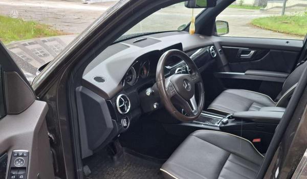 Brown Mercedes-Benz GLK 350 2014 in Visaginas, with an engine capacity of 2.99 L and mileage of 238 thousand km for 13500 €, photo 5 on AUTOMOTO.COM.LV