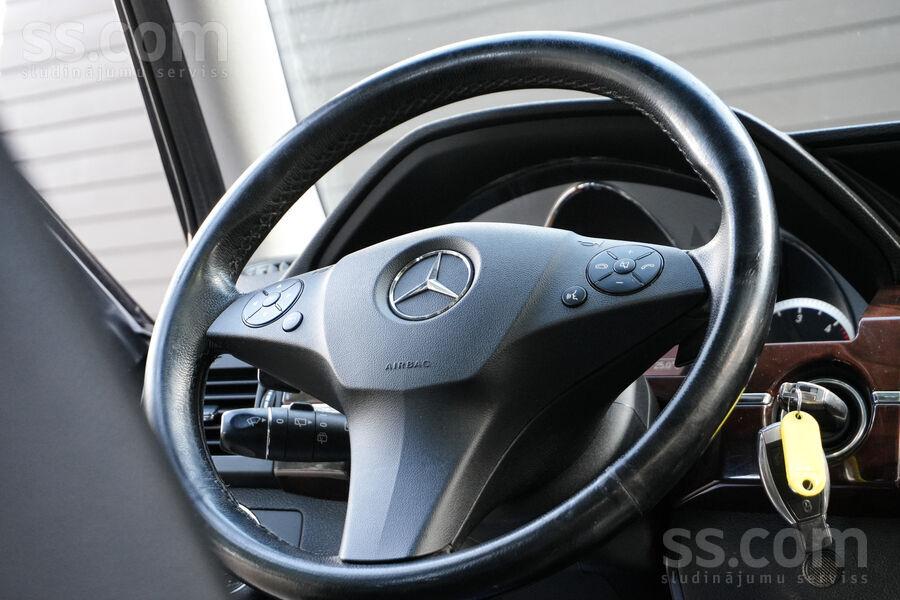Mercedes-Benz GLK 350 2009 in Riga, with an engine capacity of 3.00 L and mileage of 286 thousand km for 8790 €, photo 9 on AUTOMOTO.COM.LV