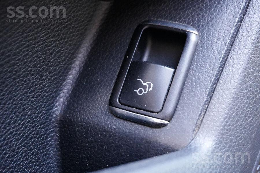 Mercedes-Benz GLK 350 2009 in Riga, with an engine capacity of 3.00 L and mileage of 286 thousand km for 8790 €, photo 17 on AUTOMOTO.COM.LV