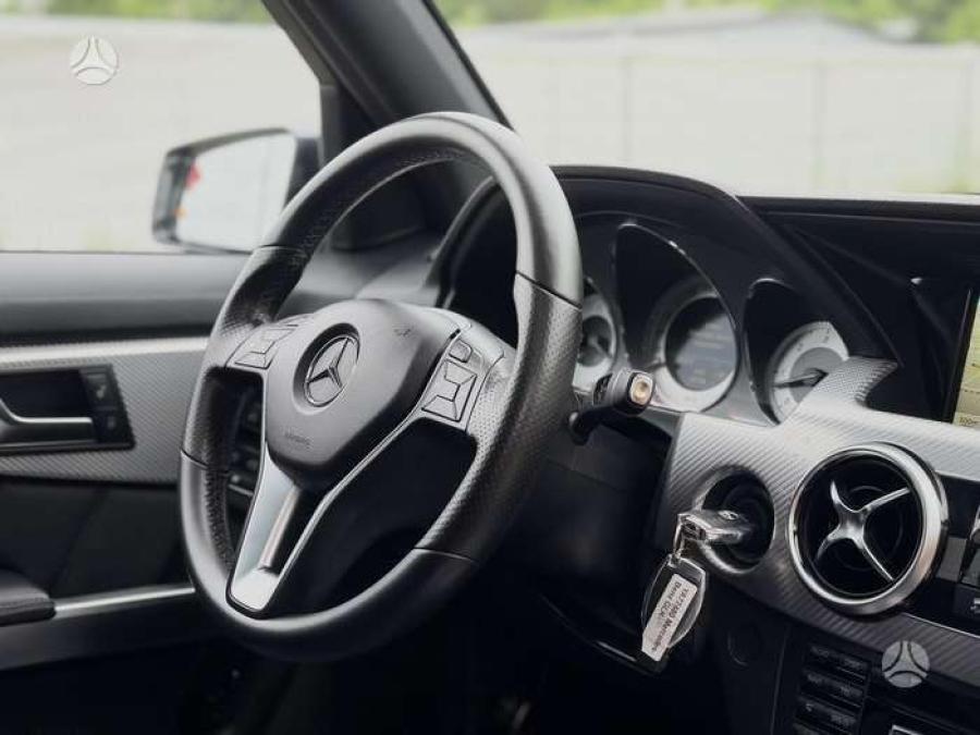 Mercedes-Benz GLK 350 2014 in Siauliai, with an engine capacity of 2.99 L and mileage of 319 thousand km for 13450 €, photo 24 on AUTOMOTO.COM.LV