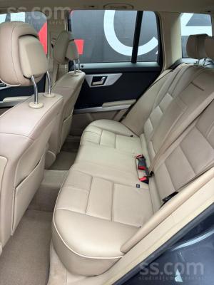 Pelēks Mercedes-Benz GLK 350 2008 Rīga, ar dzinēja tilpumu 3.50 L un nobraukumu 220 tūkst. km par 8990 €, foto 9 vietnē AUTOMOTO.COM.LV