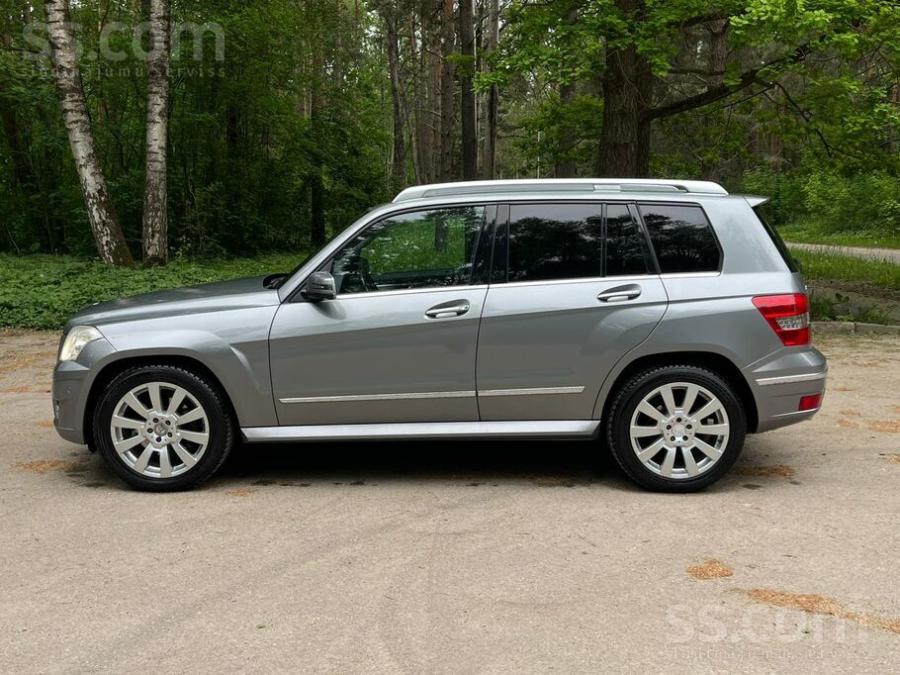 Grey Mercedes-Benz GLK 350 2010 in Riga, with an engine capacity of 3.00 L and mileage of 0 thousand km for 6799 €, photo 3 on AUTOMOTO.COM.LV