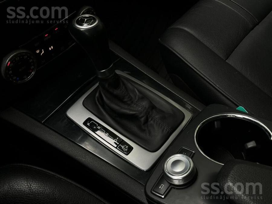 Grey Mercedes-Benz GLK 350 2010 in Riga, with an engine capacity of 3.00 L and mileage of 0 thousand km for 6799 €, photo 21 on AUTOMOTO.COM.LV
