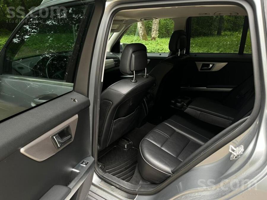 Grey Mercedes-Benz GLK 350 2010 in Riga, with an engine capacity of 3.00 L and mileage of 0 thousand km for 6799 €, photo 26 on AUTOMOTO.COM.LV