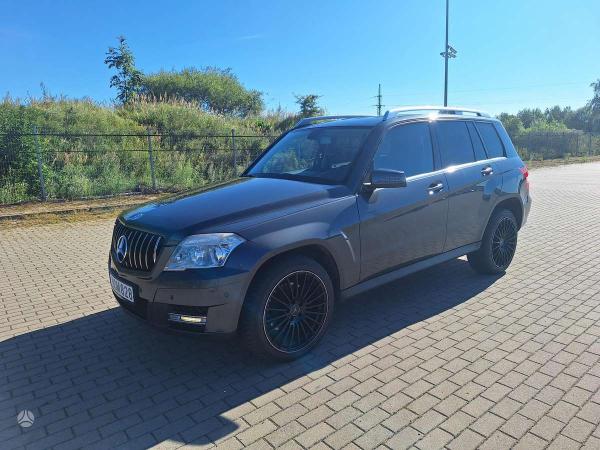 Grey Mercedes-Benz GLK 350 2010 in Marijampole, with an engine capacity of 2.99 L and mileage of 190 thousand km for 7200 €, photo 1 on AUTOMOTO.COM.LV