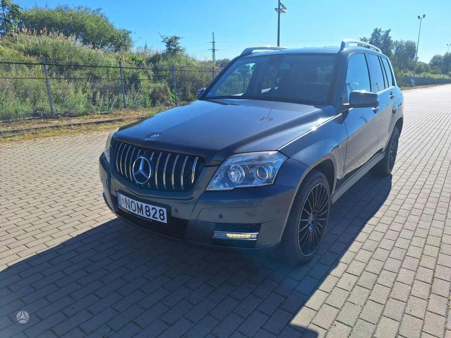 Grey Mercedes-Benz GLK 350 2010 in Marijampole, with an engine capacity of 2.99 L and mileage of 190 thousand km for 7200 €, photo 3 on AUTOMOTO.COM.LV