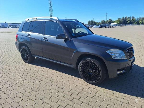 Grey Mercedes-Benz GLK 350 2010 in Marijampole, with an engine capacity of 2.99 L and mileage of 190 thousand km for 7200 €, photo 4 on AUTOMOTO.COM.LV