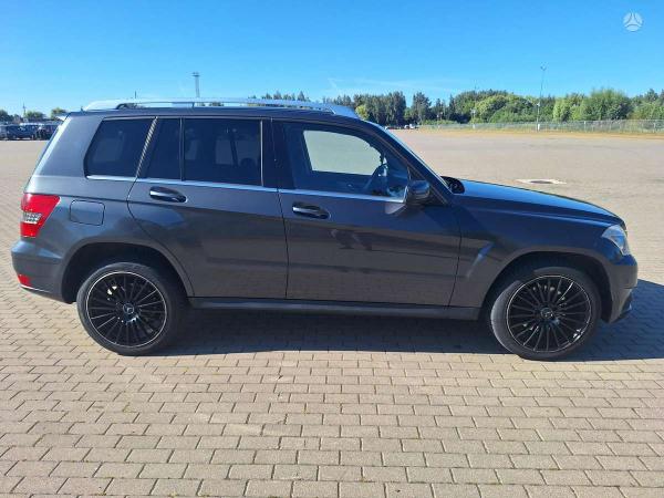 Grey Mercedes-Benz GLK 350 2010 in Marijampole, with an engine capacity of 2.99 L and mileage of 190 thousand km for 7200 €, photo 5 on AUTOMOTO.COM.LV