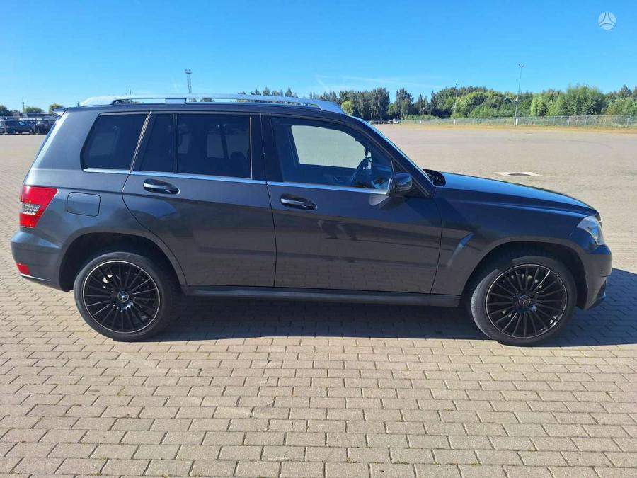 Grey Mercedes-Benz GLK 350 2010 in Marijampole, with an engine capacity of 2.99 L and mileage of 190 thousand km for 7200 €, photo 6 on AUTOMOTO.COM.LV