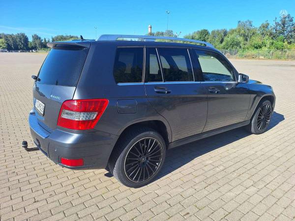 Grey Mercedes-Benz GLK 350 2010 in Marijampole, with an engine capacity of 2.99 L and mileage of 190 thousand km for 7200 €, photo 6 on AUTOMOTO.COM.LV
