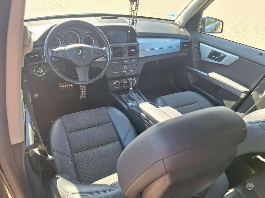 Grey Mercedes-Benz GLK 350 2010 in Marijampole, with an engine capacity of 2.99 L and mileage of 190 thousand km for 7200 €, photo 22 on AUTOMOTO.COM.LV