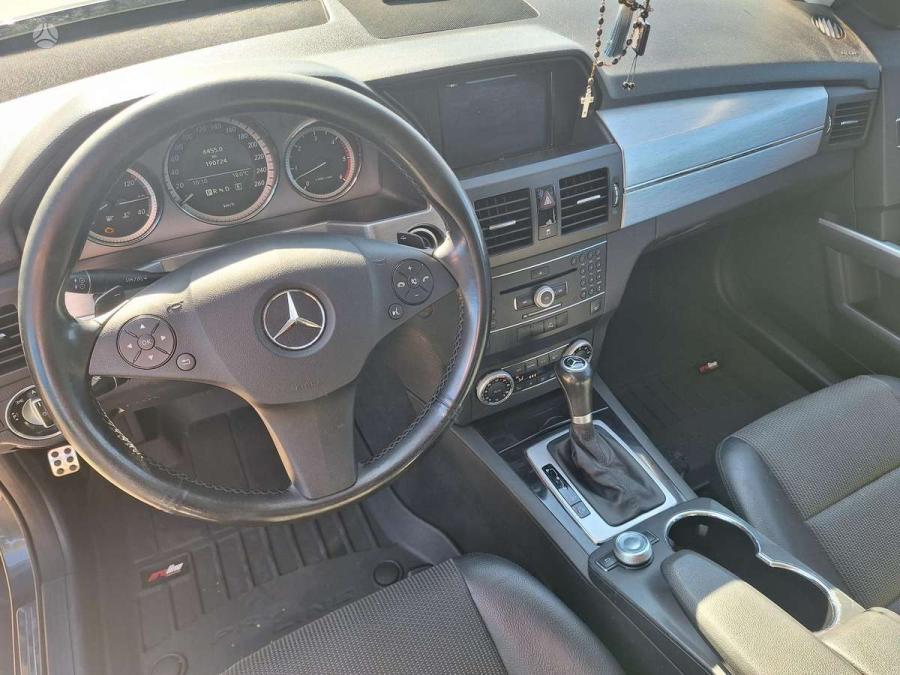Grey Mercedes-Benz GLK 350 2010 in Marijampole, with an engine capacity of 2.99 L and mileage of 190 thousand km for 7200 €, photo 26 on AUTOMOTO.COM.LV
