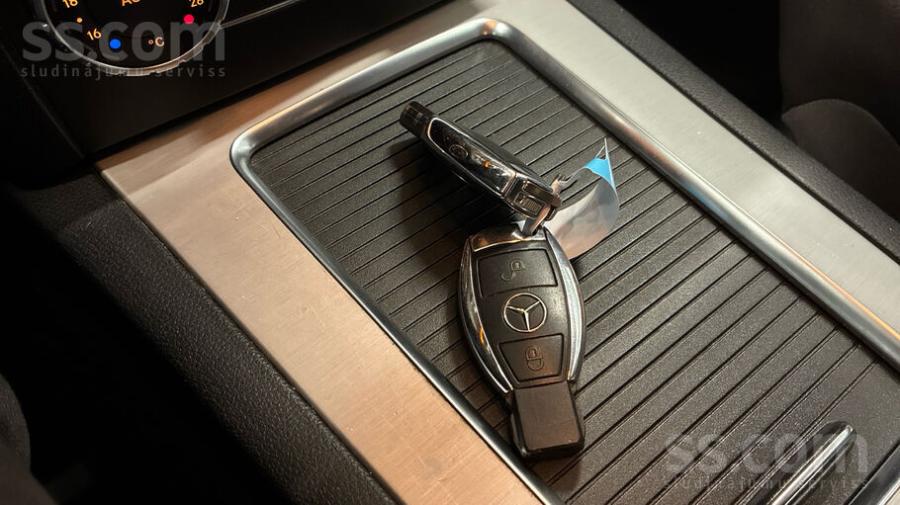 Pelēks Mercedes-Benz GLK 350 2012 Rīga, ar dzinēja tilpumu 3.00 L un nobraukumu 233 tūkst. km par 11950 €, foto 13 vietnē AUTOMOTO.COM.LV