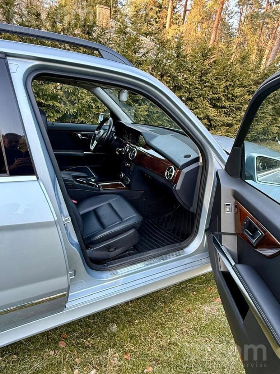Pelēks Mercedes-Benz GLK 350 2013 Rīga, ar dzinēja tilpumu 3.50 L un nobraukumu 119 tūkst. km par 8900 €, foto 9 vietnē AUTOMOTO.COM.LV