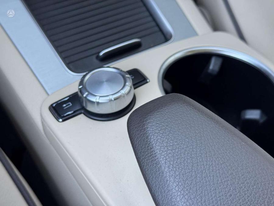 Grey Mercedes-Benz GLK 350 2014 in Vilnius, with an engine capacity of 2.99 L and mileage of 240 thousand km for 13000 €, photo 11 on AUTOMOTO.COM.LV