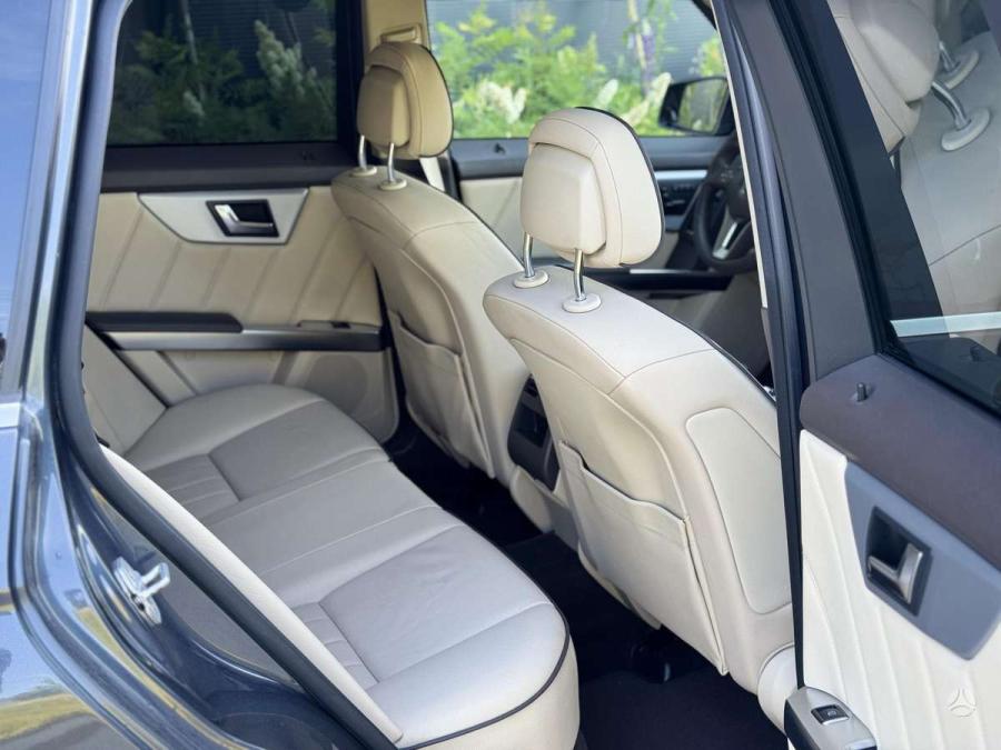 Grey Mercedes-Benz GLK 350 2014 in Vilnius, with an engine capacity of 2.99 L and mileage of 240 thousand km for 13000 €, photo 18 on AUTOMOTO.COM.LV