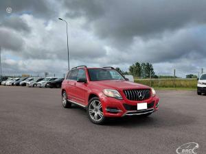 Red Mercedes-Benz GLK 350 2013 in Vilnius, with an engine capacity of 3.50 L and mileage of 203 thousand km for 8900 €, photo 5 on AUTOMOTO.COM.LV