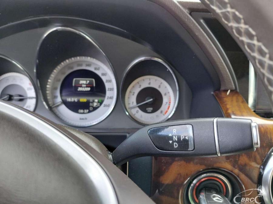 Red Mercedes-Benz GLK 350 2013 in Vilnius, with an engine capacity of 3.50 L and mileage of 203 thousand km for 8900 €, photo 12 on AUTOMOTO.COM.LV