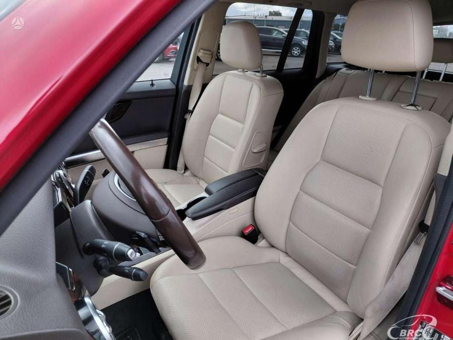 Red Mercedes-Benz GLK 350 2013 in Vilnius, with an engine capacity of 3.50 L and mileage of 203 thousand km for 8900 €, photo 15 on AUTOMOTO.COM.LV