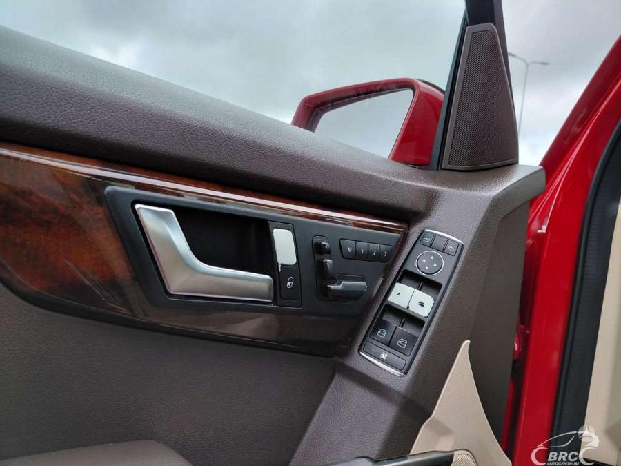 Red Mercedes-Benz GLK 350 2013 in Vilnius, with an engine capacity of 3.50 L and mileage of 203 thousand km for 8900 €, photo 19 on AUTOMOTO.COM.LV