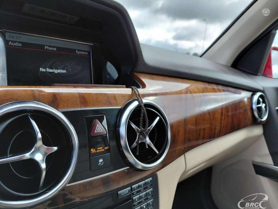 Red Mercedes-Benz GLK 350 2013 in Vilnius, with an engine capacity of 3.50 L and mileage of 203 thousand km for 8900 €, photo 20 on AUTOMOTO.COM.LV
