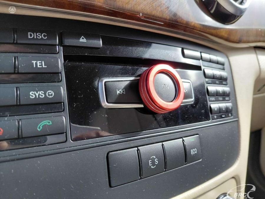 Red Mercedes-Benz GLK 350 2013 in Vilnius, with an engine capacity of 3.50 L and mileage of 203 thousand km for 8900 €, photo 26 on AUTOMOTO.COM.LV