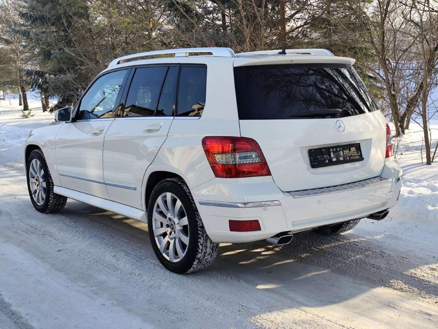White Mercedes-Benz GLK 350 2010 in Panevezys, with an engine capacity of 2.99 L and mileage of 181 thousand km for 7777 €, photo 4 on AUTOMOTO.COM.LV