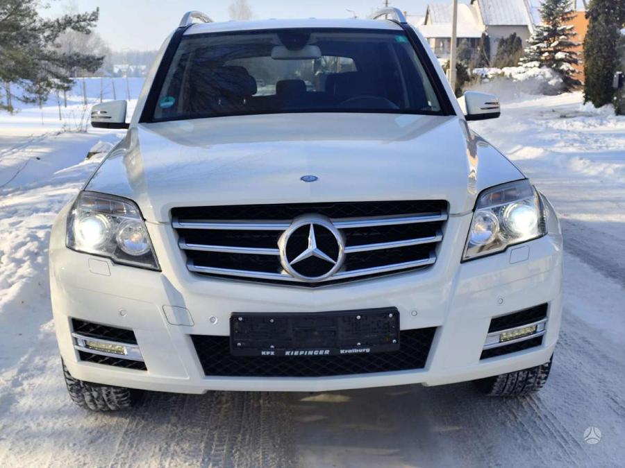 White Mercedes-Benz GLK 350 2010 in Panevezys, with an engine capacity of 2.99 L and mileage of 181 thousand km for 7777 €, photo 5 on AUTOMOTO.COM.LV