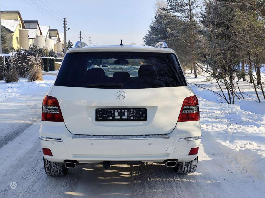 White Mercedes-Benz GLK 350 2010 in Panevezys, with an engine capacity of 2.99 L and mileage of 181 thousand km for 7777 €, photo 6 on AUTOMOTO.COM.LV