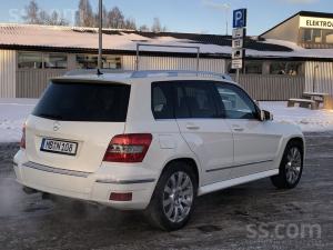 White Mercedes-Benz GLK 350 2010 in Cesis, with an engine capacity of 3.00 L and mileage of 0 thousand km for 8990 €, photo 3 on AUTOMOTO.COM.LV