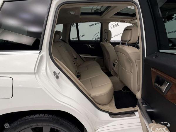 White Mercedes-Benz GLK 350 2012 in Vilnius, with an engine capacity of 3.50 L and mileage of 282 thousand km for 7500 €, photo 10 on AUTOMOTO.COM.LV