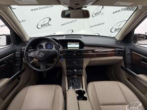White Mercedes-Benz GLK 350 2012 in Vilnius, with an engine capacity of 3.50 L and mileage of 282 thousand km for 5900 €, photo 5 on AUTOMOTO.COM.LV