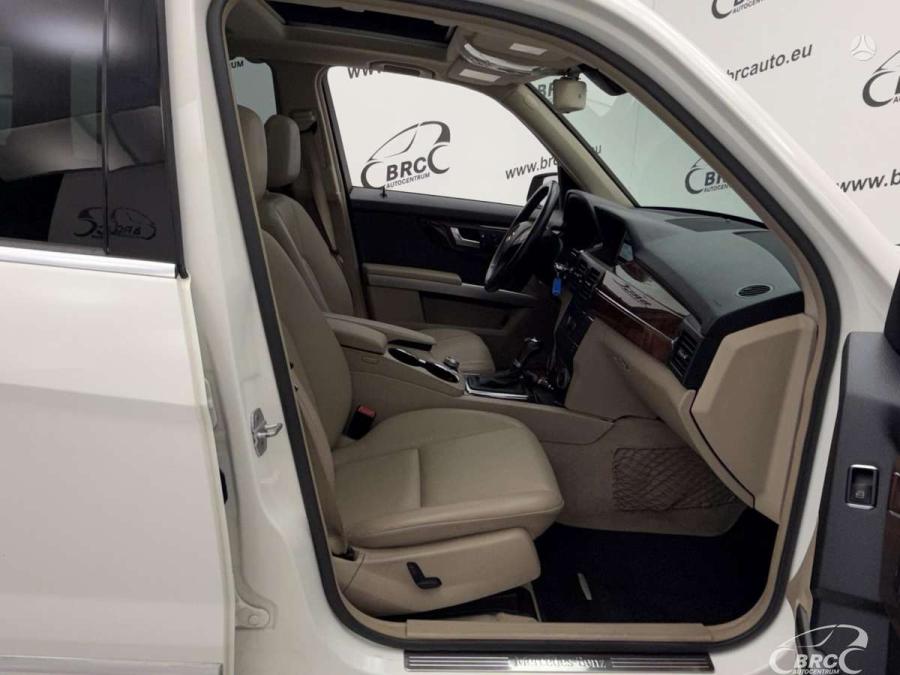 White Mercedes-Benz GLK 350 2012 in Vilnius, with an engine capacity of 3.50 L and mileage of 282 thousand km for 5900 €, photo 6 on AUTOMOTO.COM.LV