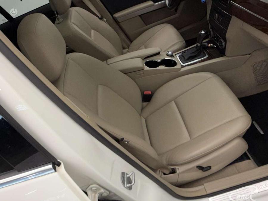 White Mercedes-Benz GLK 350 2012 in Vilnius, with an engine capacity of 3.50 L and mileage of 282 thousand km for 5900 €, photo 7 on AUTOMOTO.COM.LV