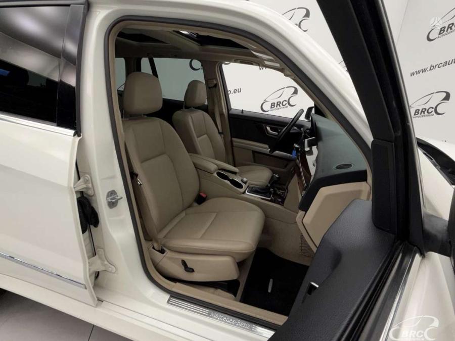 White Mercedes-Benz GLK 350 2012 in Vilnius, with an engine capacity of 3.50 L and mileage of 282 thousand km for 5900 €, photo 9 on AUTOMOTO.COM.LV