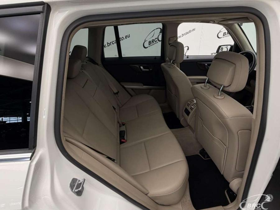 White Mercedes-Benz GLK 350 2012 in Vilnius, with an engine capacity of 3.50 L and mileage of 282 thousand km for 5900 €, photo 12 on AUTOMOTO.COM.LV