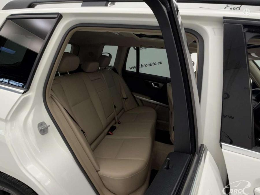 White Mercedes-Benz GLK 350 2012 in Vilnius, with an engine capacity of 3.50 L and mileage of 282 thousand km for 5900 €, photo 13 on AUTOMOTO.COM.LV