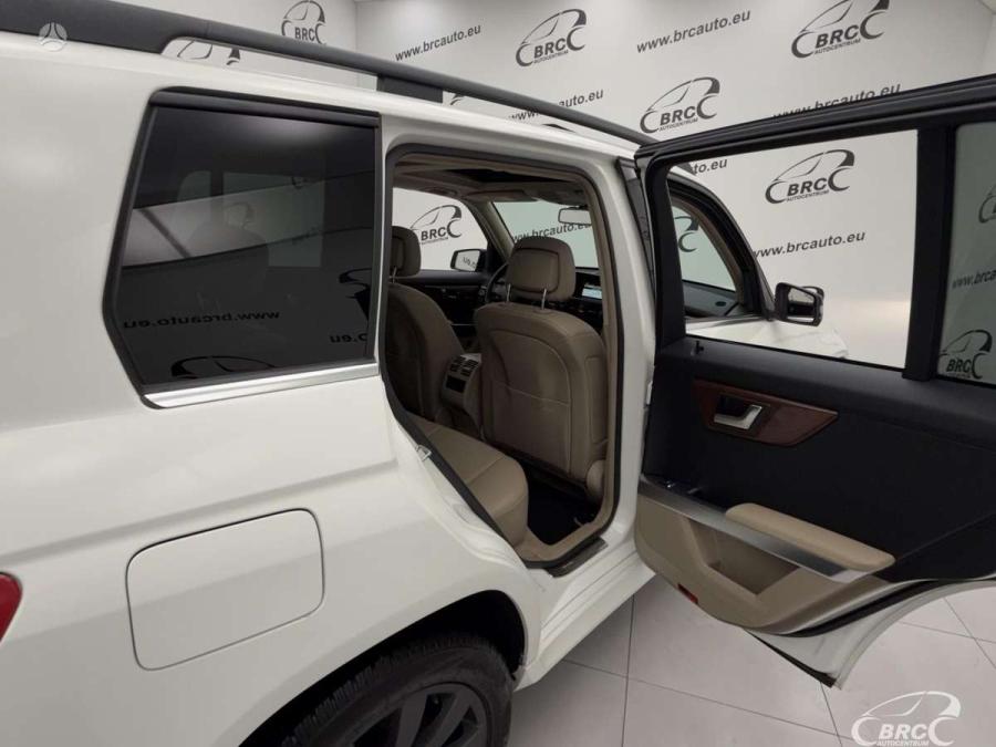 White Mercedes-Benz GLK 350 2012 in Vilnius, with an engine capacity of 3.50 L and mileage of 282 thousand km for 5900 €, photo 14 on AUTOMOTO.COM.LV