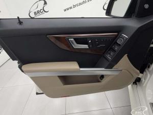 White Mercedes-Benz GLK 350 2012 in Vilnius, with an engine capacity of 3.50 L and mileage of 282 thousand km for 5900 €, photo 22 on AUTOMOTO.COM.LV