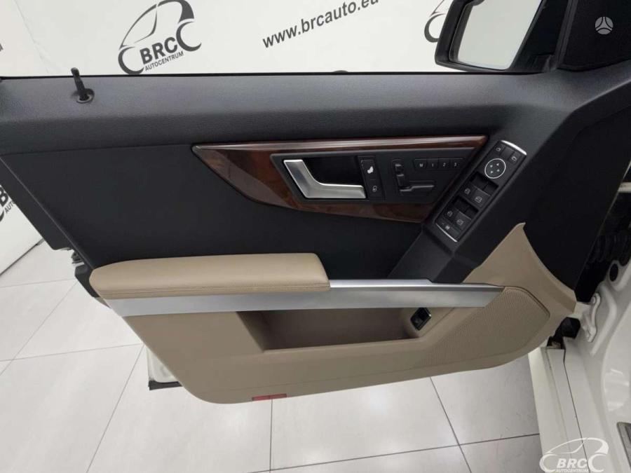 White Mercedes-Benz GLK 350 2012 in Vilnius, with an engine capacity of 3.50 L and mileage of 282 thousand km for 5900 €, photo 22 on AUTOMOTO.COM.LV