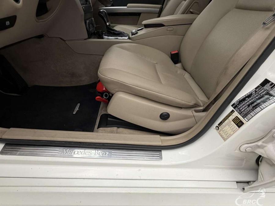 White Mercedes-Benz GLK 350 2012 in Vilnius, with an engine capacity of 3.50 L and mileage of 282 thousand km for 5900 €, photo 24 on AUTOMOTO.COM.LV
