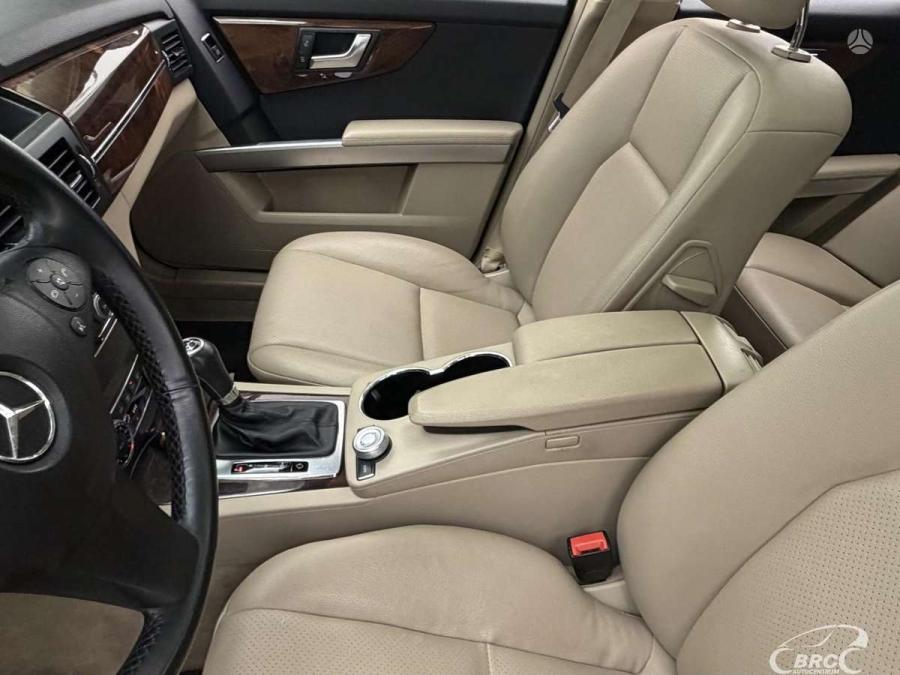 White Mercedes-Benz GLK 350 2012 in Vilnius, with an engine capacity of 3.50 L and mileage of 282 thousand km for 5900 €, photo 26 on AUTOMOTO.COM.LV