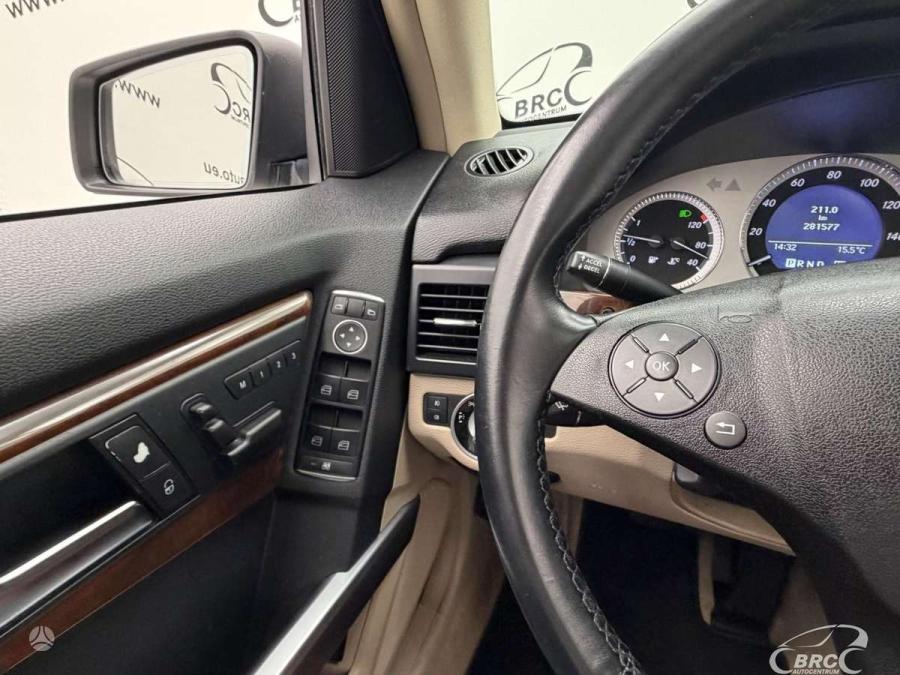 White Mercedes-Benz GLK 350 2012 in Vilnius, with an engine capacity of 3.50 L and mileage of 282 thousand km for 5900 €, photo 32 on AUTOMOTO.COM.LV
