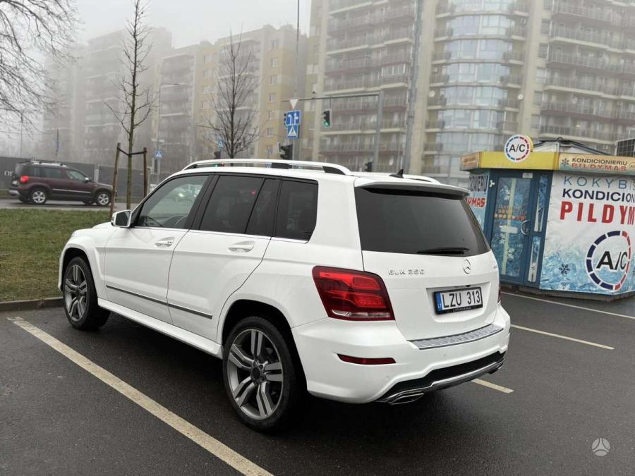 White Mercedes-Benz GLK 350 2013 in Vilnius, with an engine capacity of 3.50 L and mileage of 159 thousand km for 14000 €, photo 2 on AUTOMOTO.COM.LV